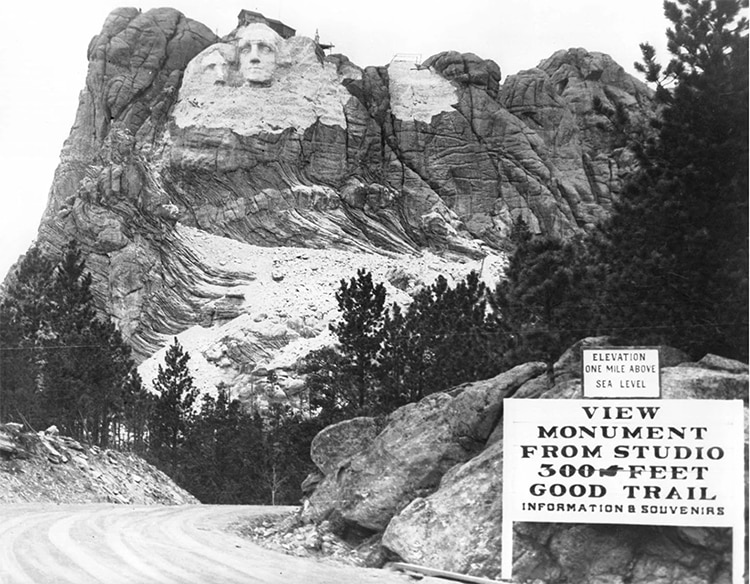 Work Begins on Mount Rushmore – Vintage Dava